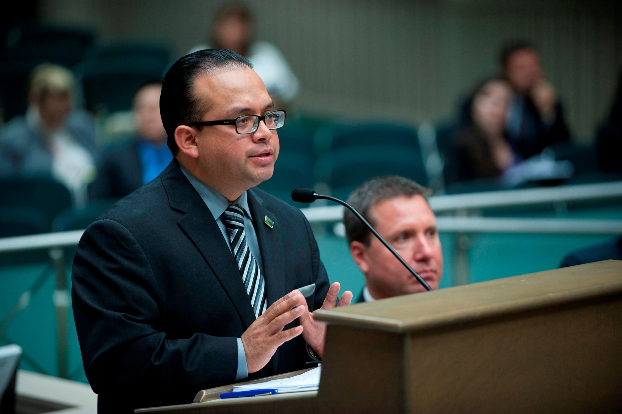 State Should Follow S.F.'s Lead and Raise Minimum Wage, Says Lawmaker ...